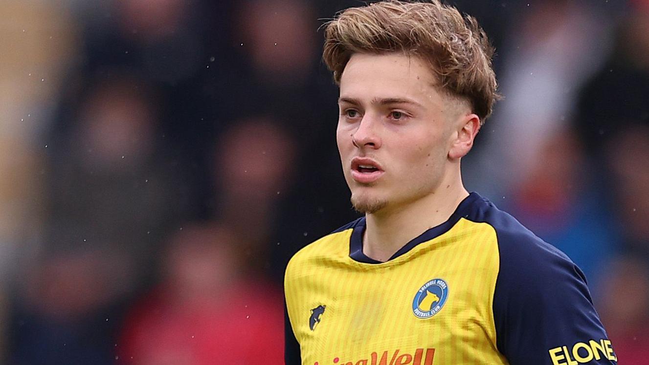 Oldham sign Solihull Moors winger Stevens