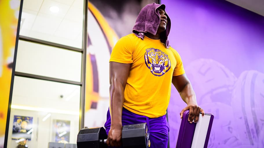 Five-Star LSU Football Defensive Lineman Shows Eye-Opening Body ...