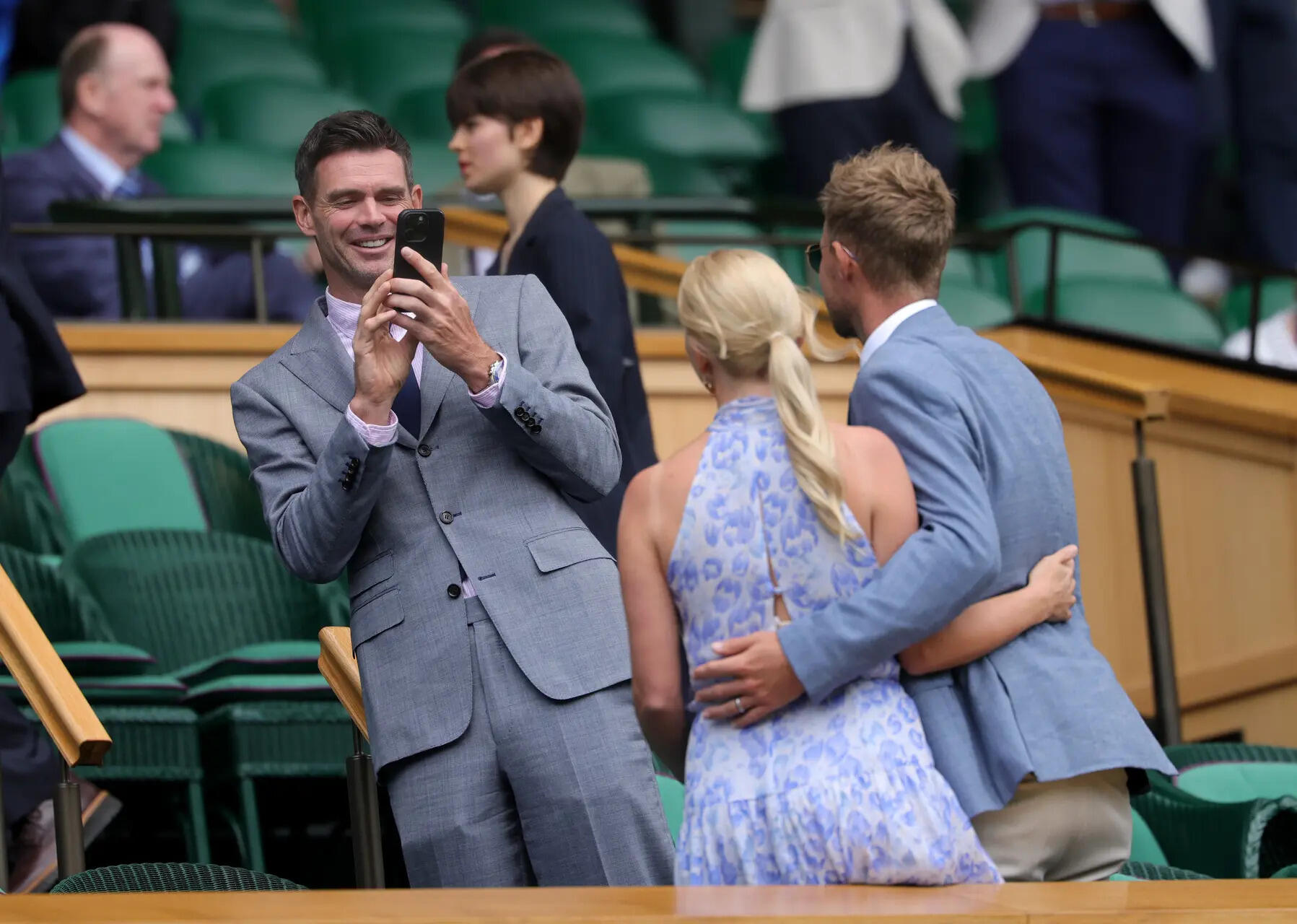 Rare! England batter Joe Root meets tennis legend Roger Federer, James ...