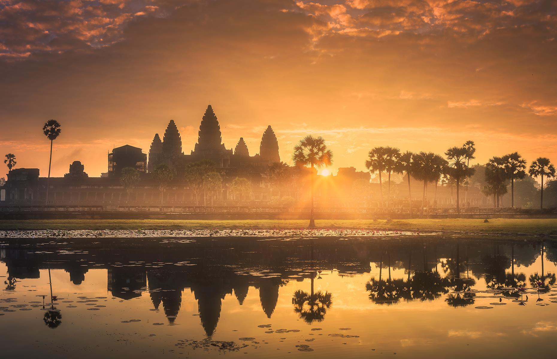 40 Famous Tourist Spots Not Worth Your Time