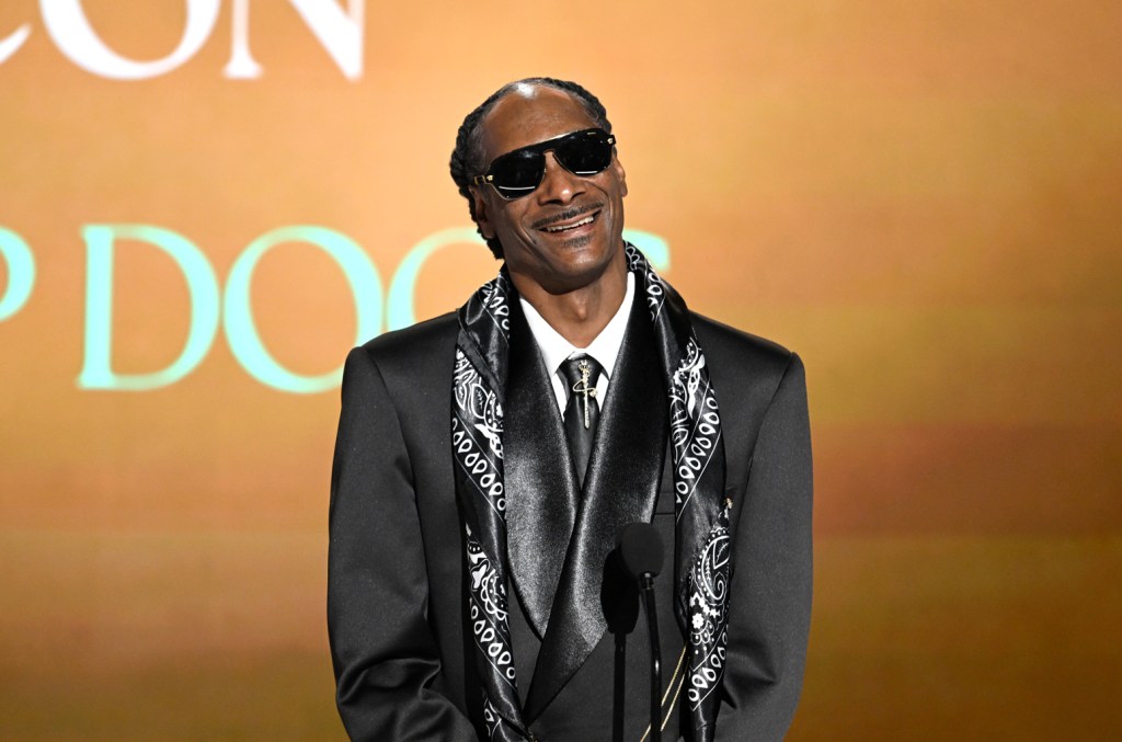 Snoop Dogg Shows Off His Adorable New Puppy Baby Boy - and the Lil' Guy ...