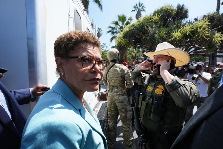 Immigration agents swarm MacArthur Park in Los Angeles in show of force ...