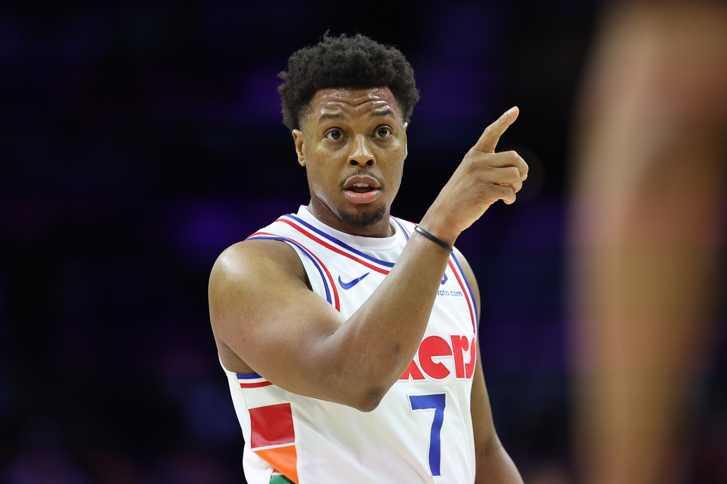 Key veteran remaining with 76ers on a one-year deal