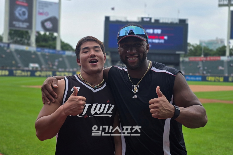 KT엔 도미니카 타자가 두 명이나 있다, 로하스·안현민 듀오 '135m·130m' 대형포 쾅쾅 [IS 인천]