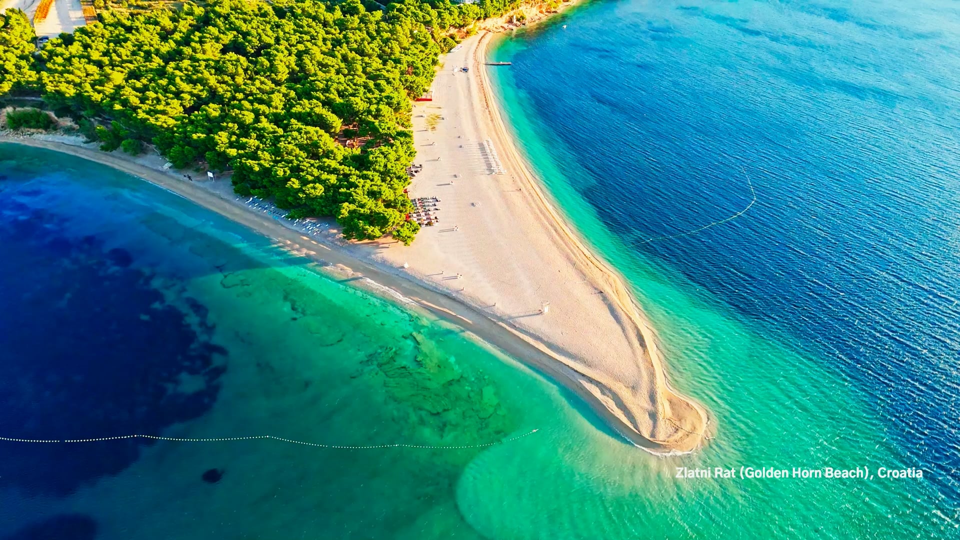 Strender med verdens blåeste vann avslørt av drone