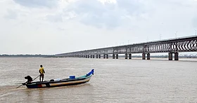 Godavari water level rises, officials issue high alert in flood-prone areas