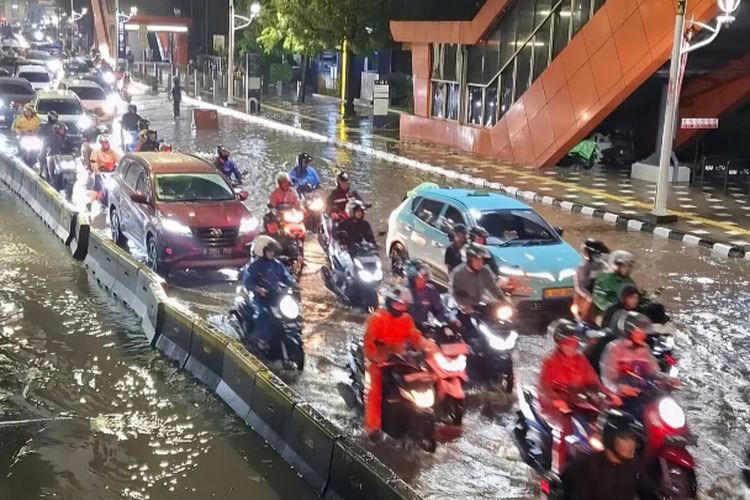 Hati-hati Macet! Tiga Ruas Jalan di Jakarta Tergenang Banjir, Ini Daftar Lengkap Lokasi yang ...