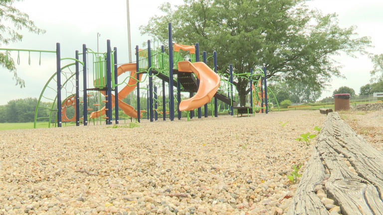 Delmar community works together for resurfaced school playground