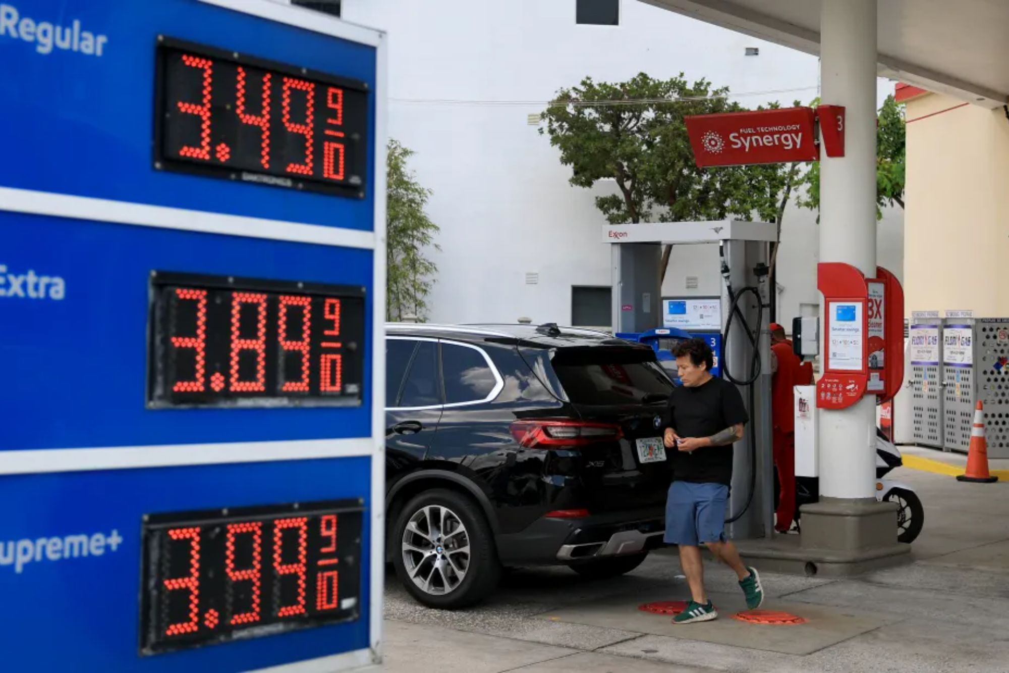 Exxon Mobil warns lower oil, gas prices could cut profit by over $1B