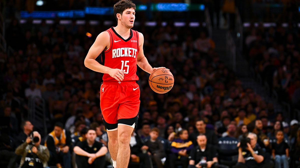 Draymond Green gives Rockets’ Reed Sheppard his flowers after Warriors game