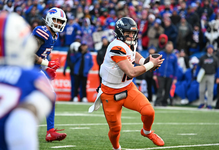 NFL quarterback rankings: Where does Bills' Josh Allen sit in Week 17?