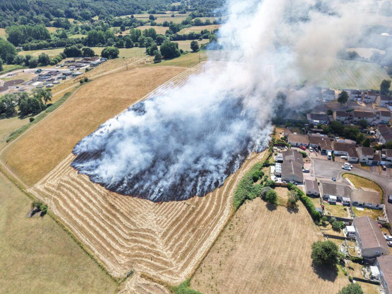 Shocking photos show raging field fire move towards homes – and its ...