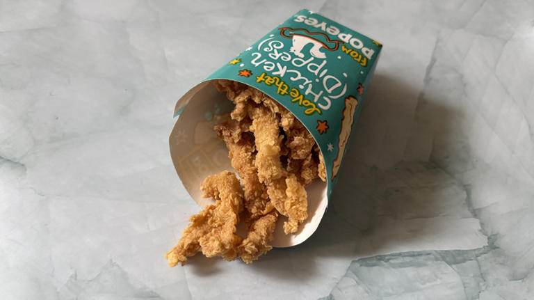 Review: Popeyes New Signature Sauce And Chicken Dippers Make For A ...