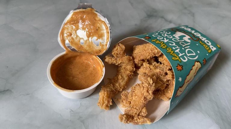 Review: Popeyes New Signature Sauce And Chicken Dippers Make For A ...