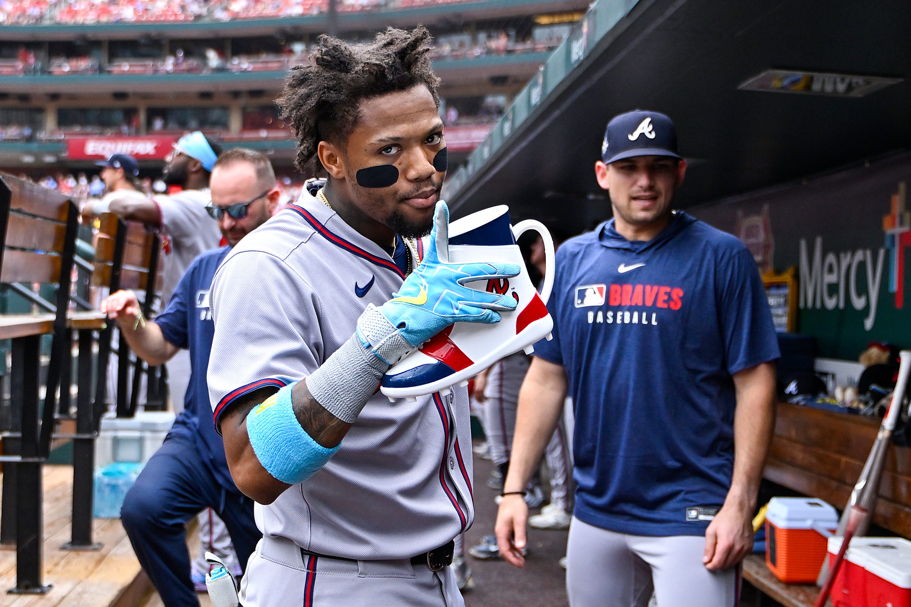 Injury fill-in Alvarez scores winning run and Braves hit 3 HRs to edge ...