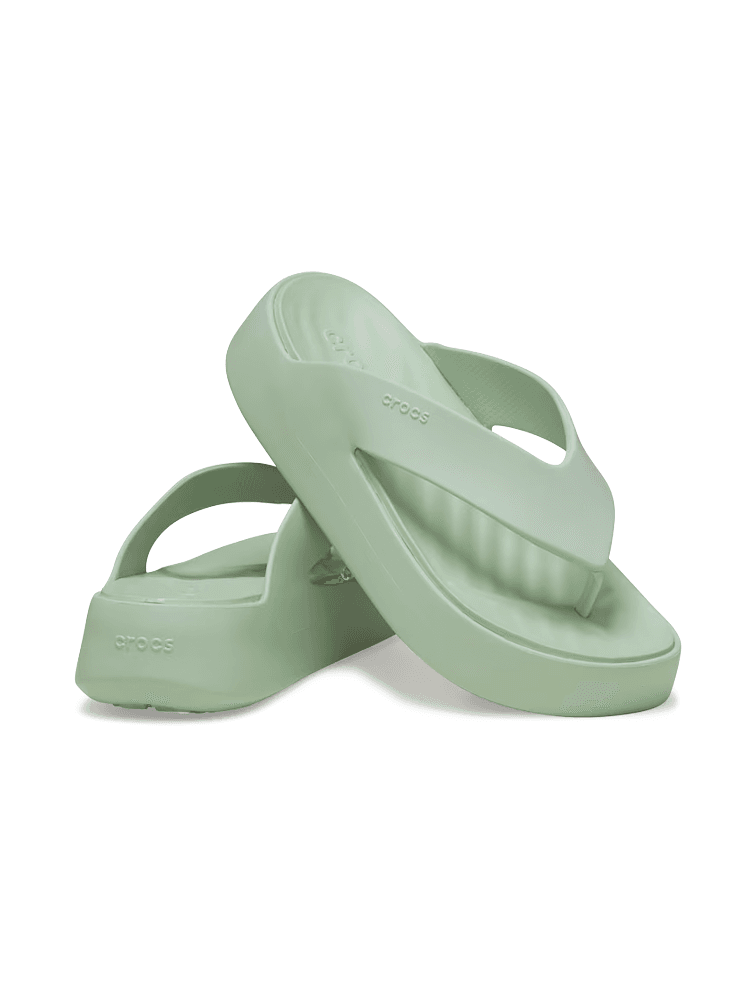 The Best Flip-Flops for the Beach, Running Errands, and Beyond