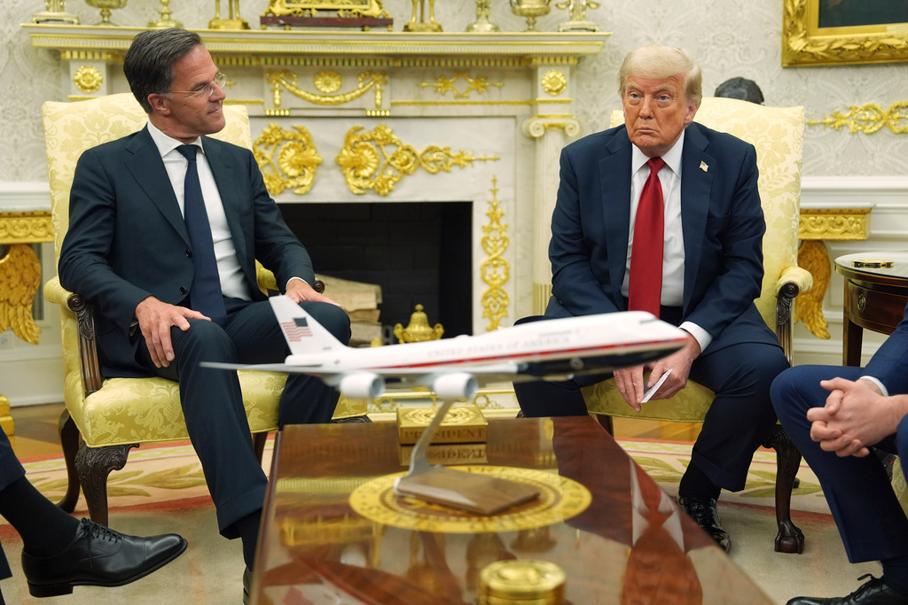 Trump hotar Ryssland med tullar på 100 procent