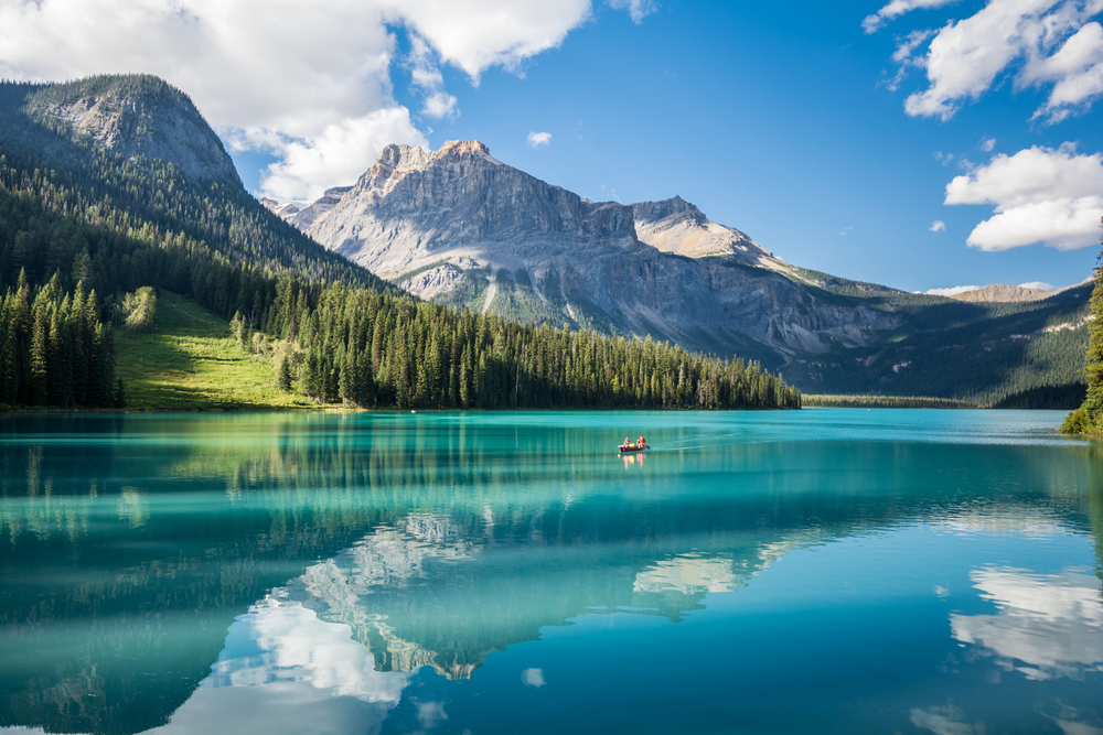 13 Emerald Lakes Hidden in National Parks