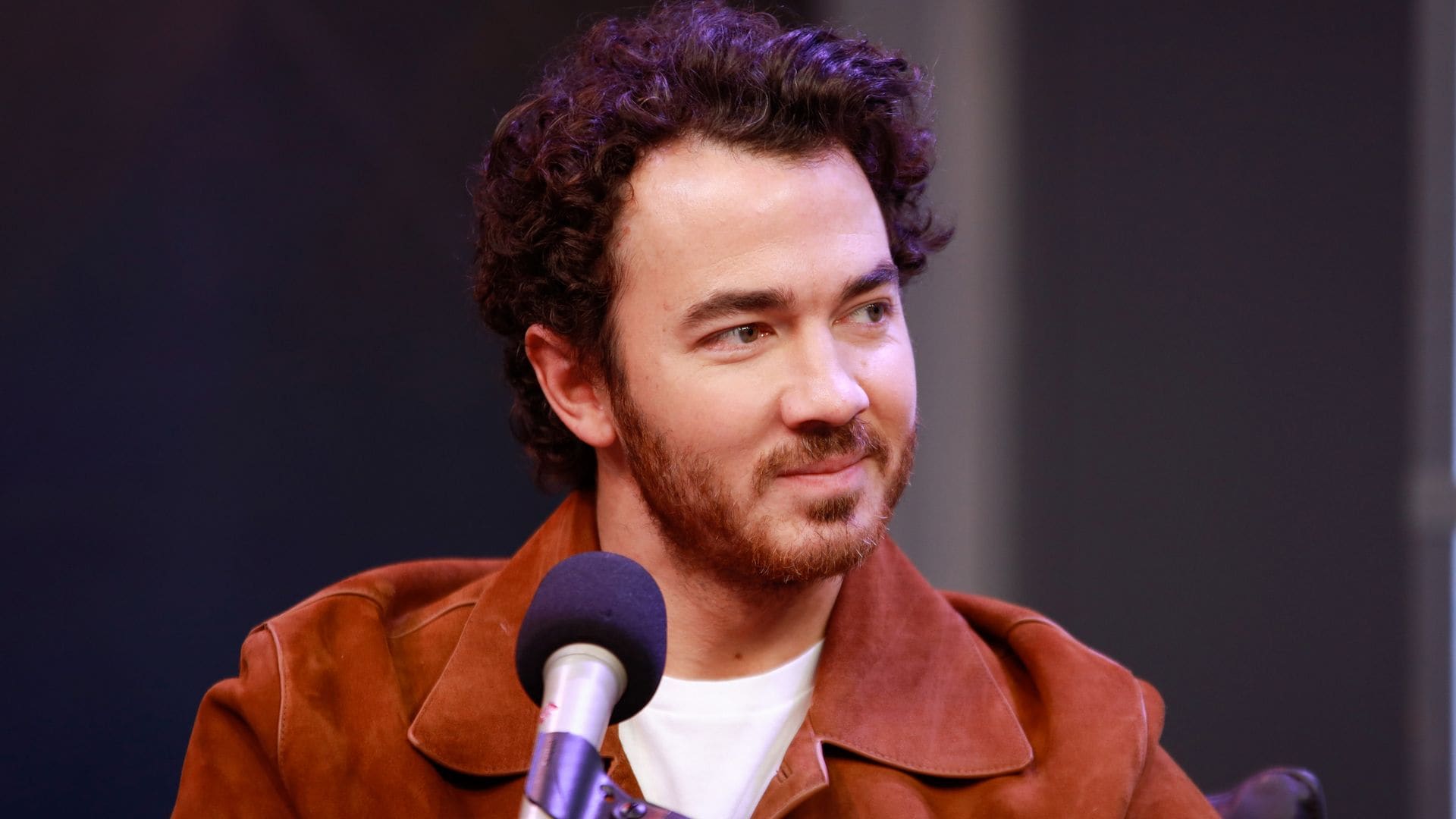 Kevin Jonas debuts surprisingly ripped physique during gym session
