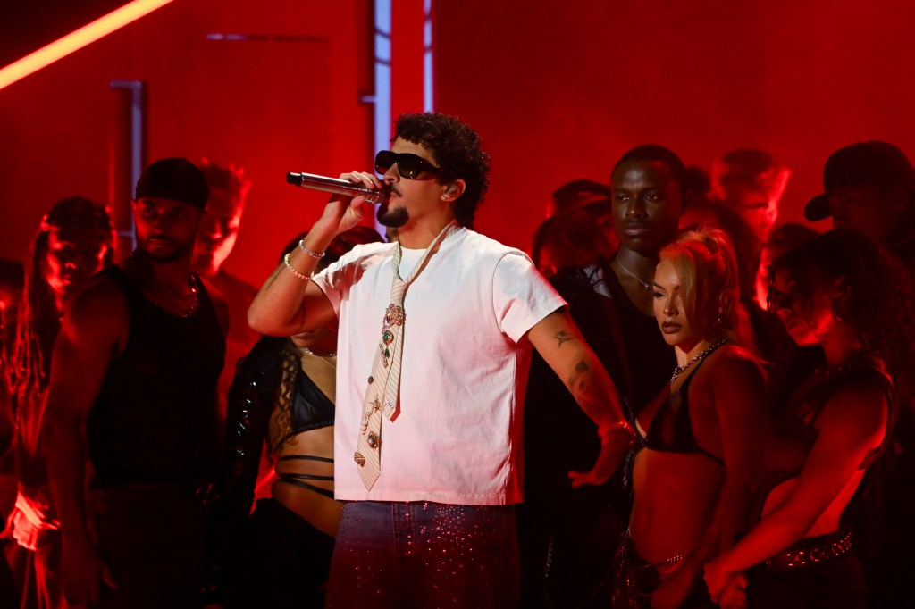 Bad Bunny Surprise Releases New Single, ‘Alambre Púa'