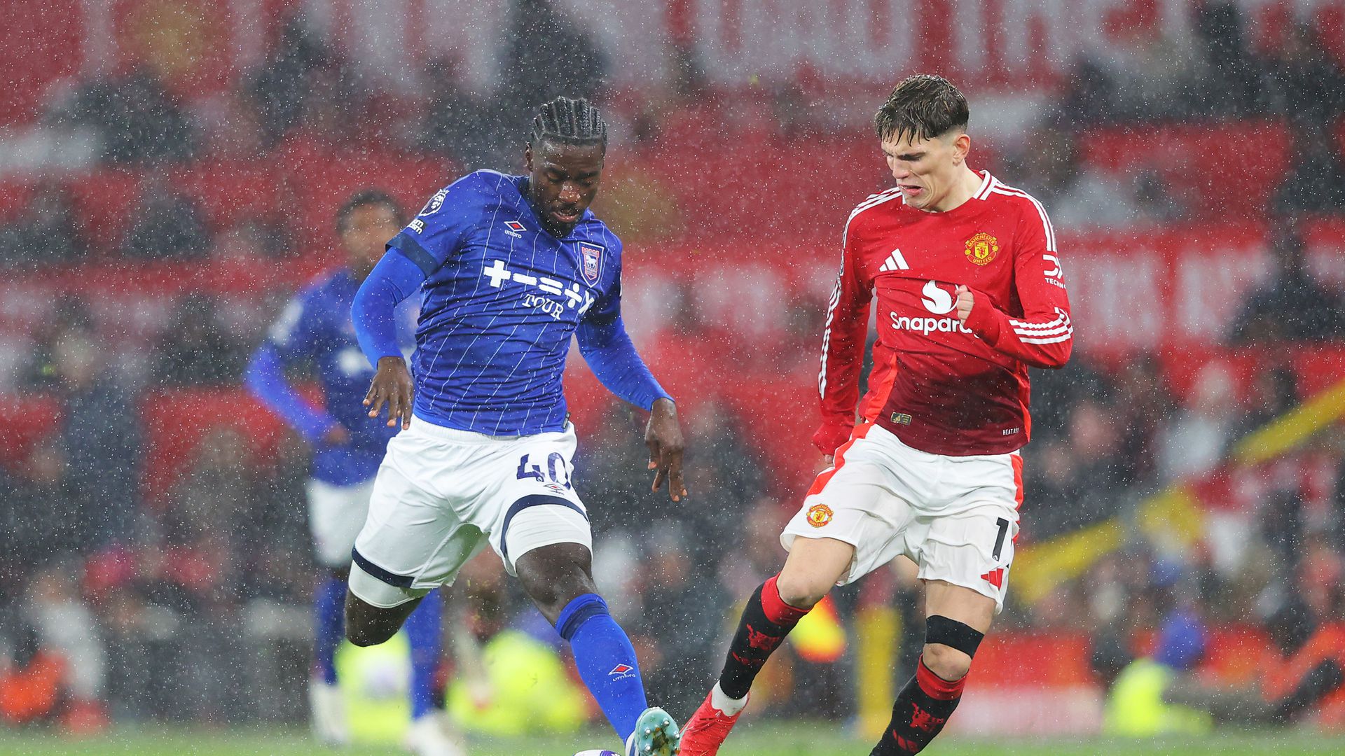 Axel Tuanzebe sues United, alleging “negligent medical advice”