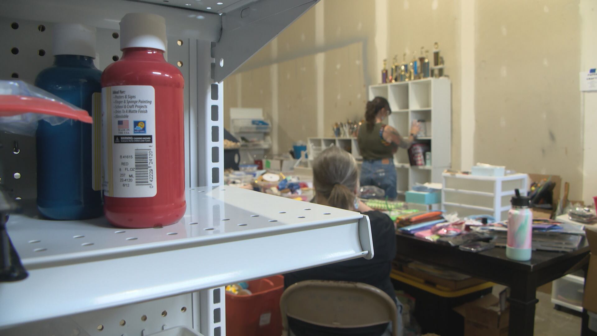 Lincoln nonprofit fills new storefront after months of donations