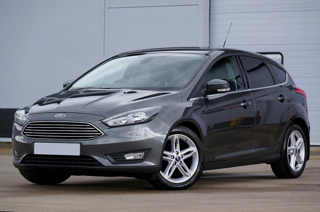 Ford's Hilarious 'Men's Only' Car Ad Celebrates Essential Women's ...