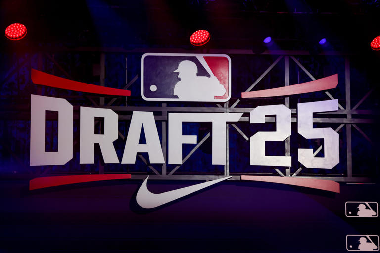Blue Jays select Dylan Watts 202nd overall