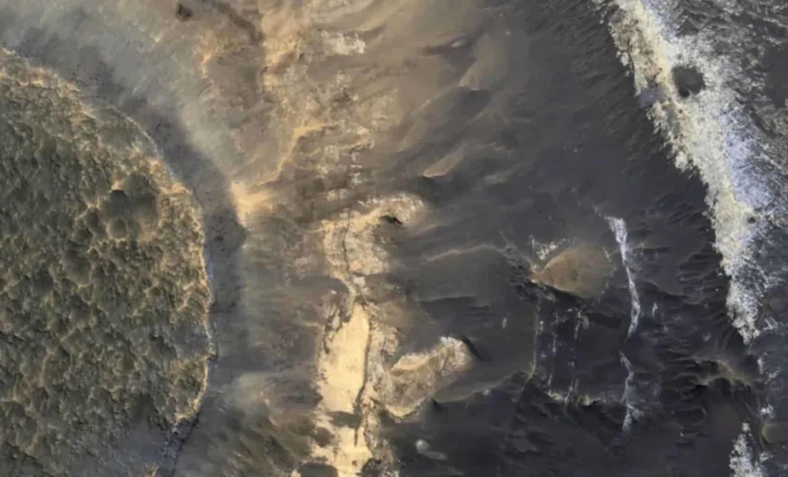 Mars’ Clay Layers Could Be Hiding Evidence of Alien Life – Is It True?