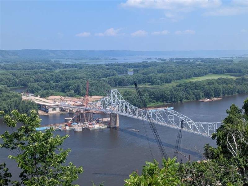 Mississippi River bridge (Black Hawk Bridge) between Lansing and ...