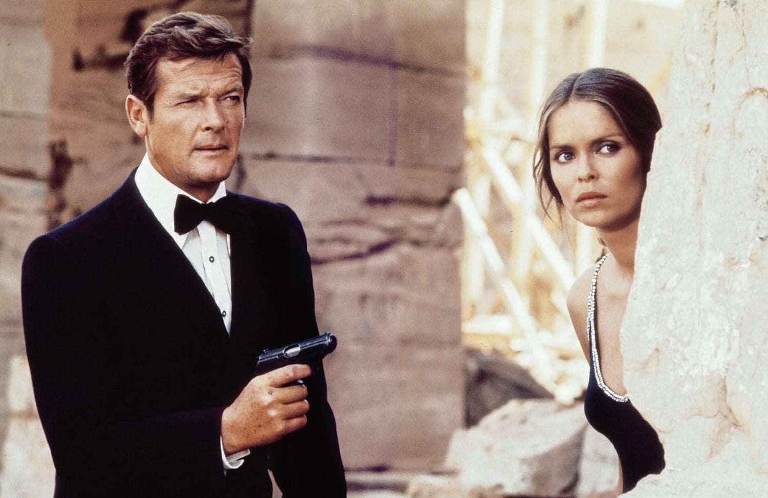 Illalla näkyy paremman luokan Bond-seikkailu – sensuurivirkamies vahti ...