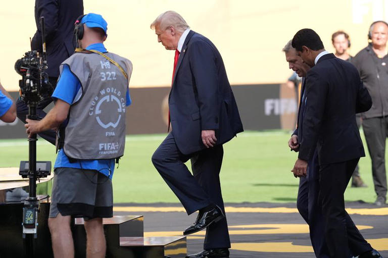 Trump's swollen ankles spark fresh health fears as president appears ...