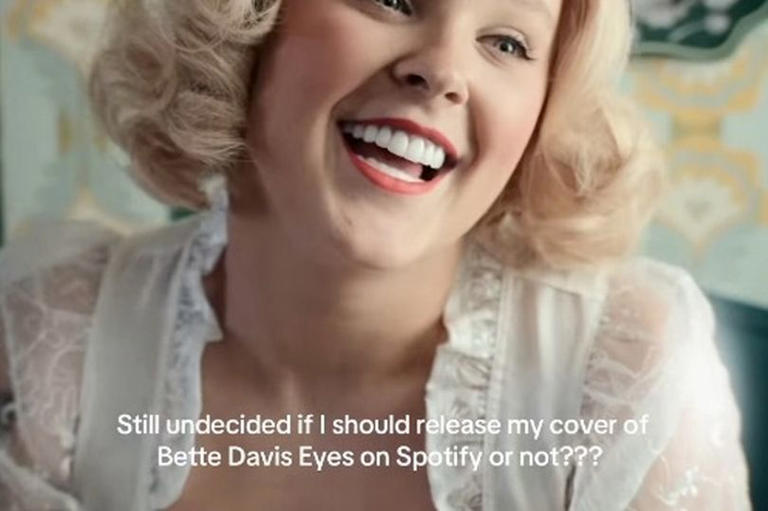 JoJo Siwa says goodbye to her child star image as she shows off a ...