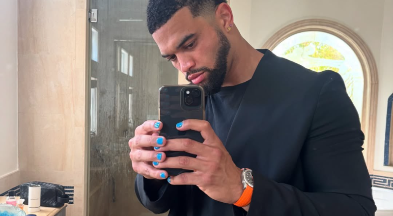 Chicago Bears Quarterback Caleb Williams’ blue nails go viral online