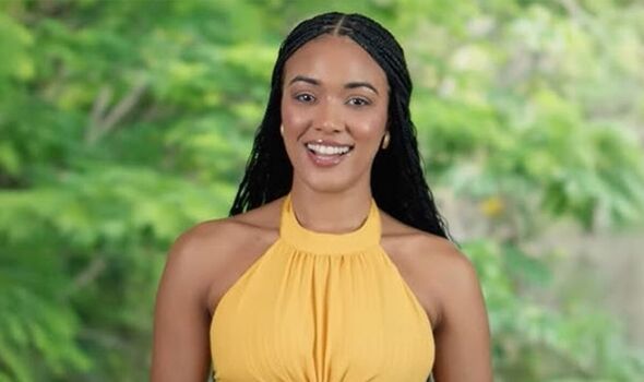 Bachelor in Paradise fans slam Zoe for 'marking her territory' already