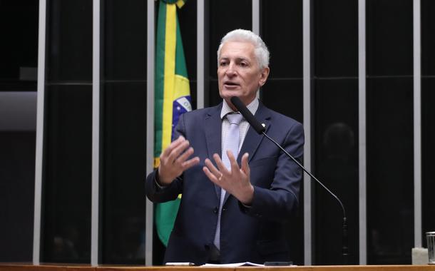 Correia defende Moraes e critica Nikolas Ferreira: ‘chupeta de espoleta’