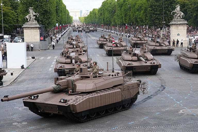Frankreich: Tag der Bastille mit einer jährlichen Militärparade in Paris