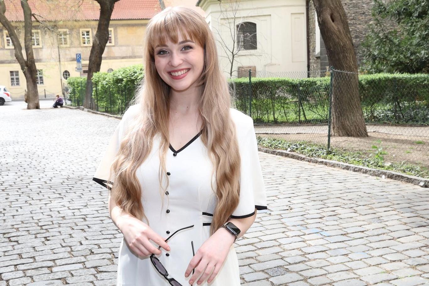 Poznáte, kdo je tahle kráska? Dcera slavného českého herce září v divadle i jako filmová ...