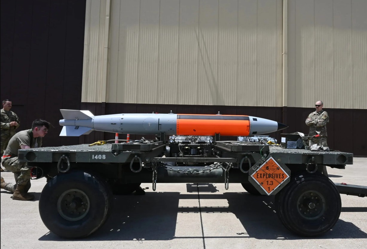 Ghedi e Aviano: le basi italiane che custodiscono le 35 bombe atomiche Usa