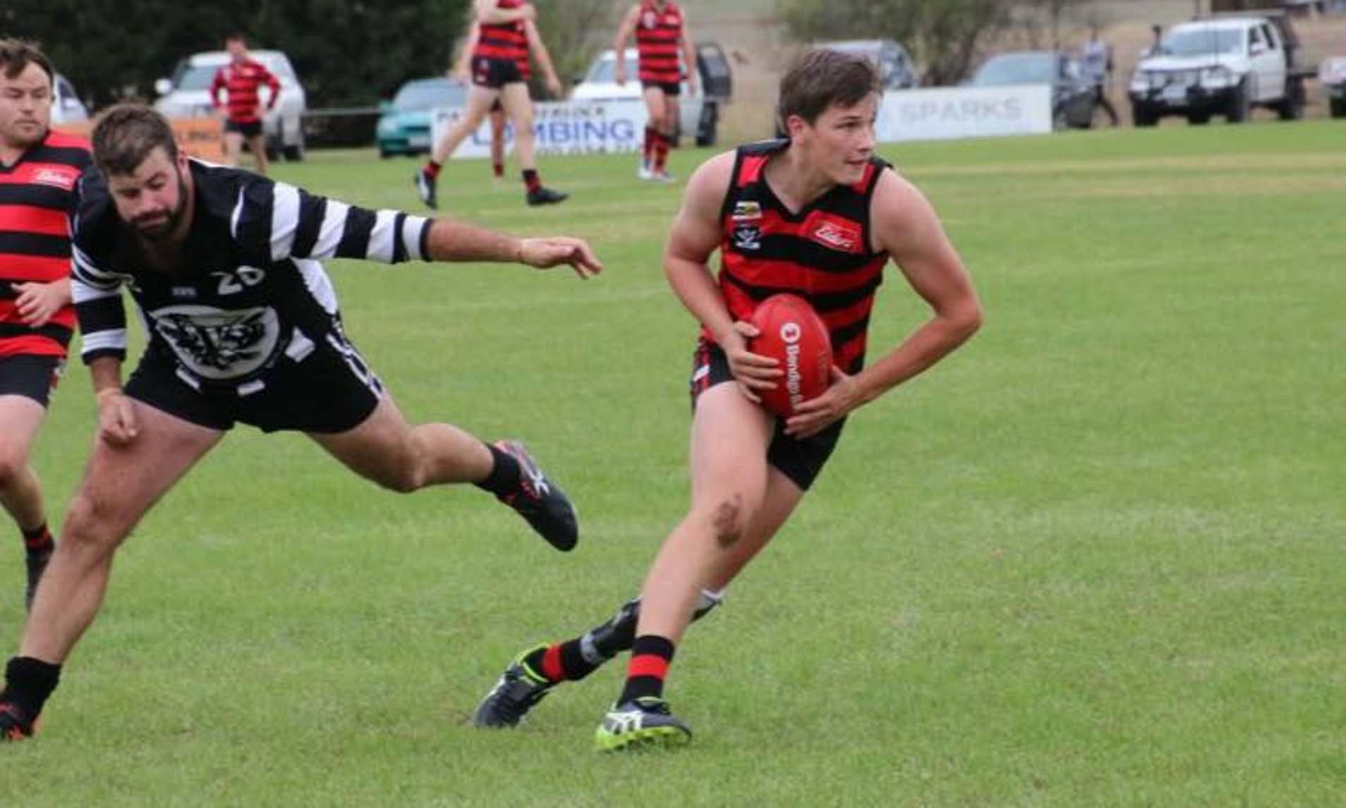 Footy player with one foot goes viral after kicking five goals for his ...