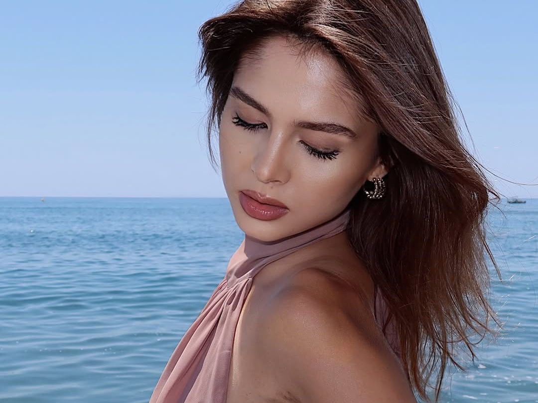 Δες πώς να φτιάξεις το δικό σου DIY face mist με νερό καρύδας για να ...