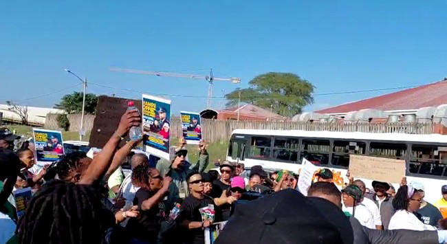 Durban crowds gather to show support for Lt-General Mkhwanazi