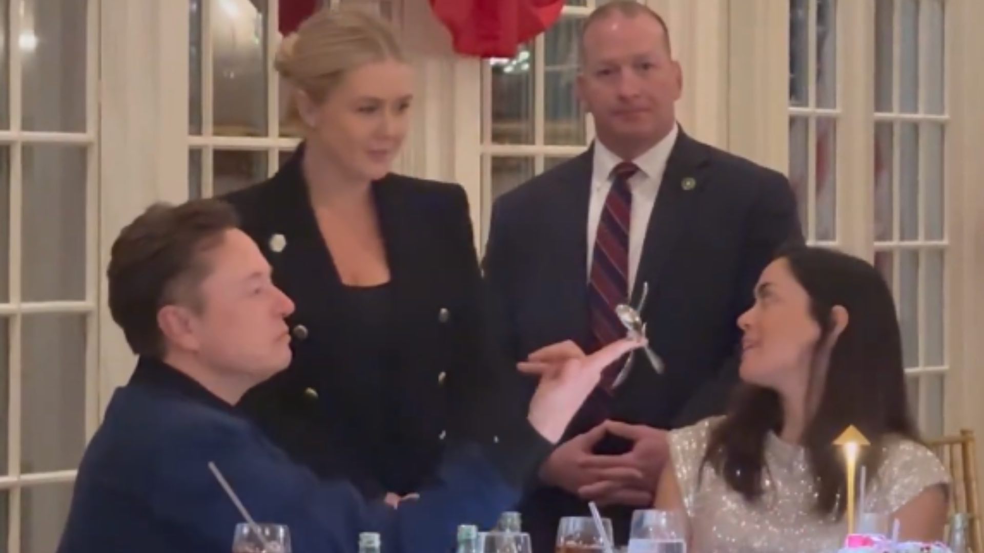 This Strange Table Habit of Elon Musk Will Surprise You