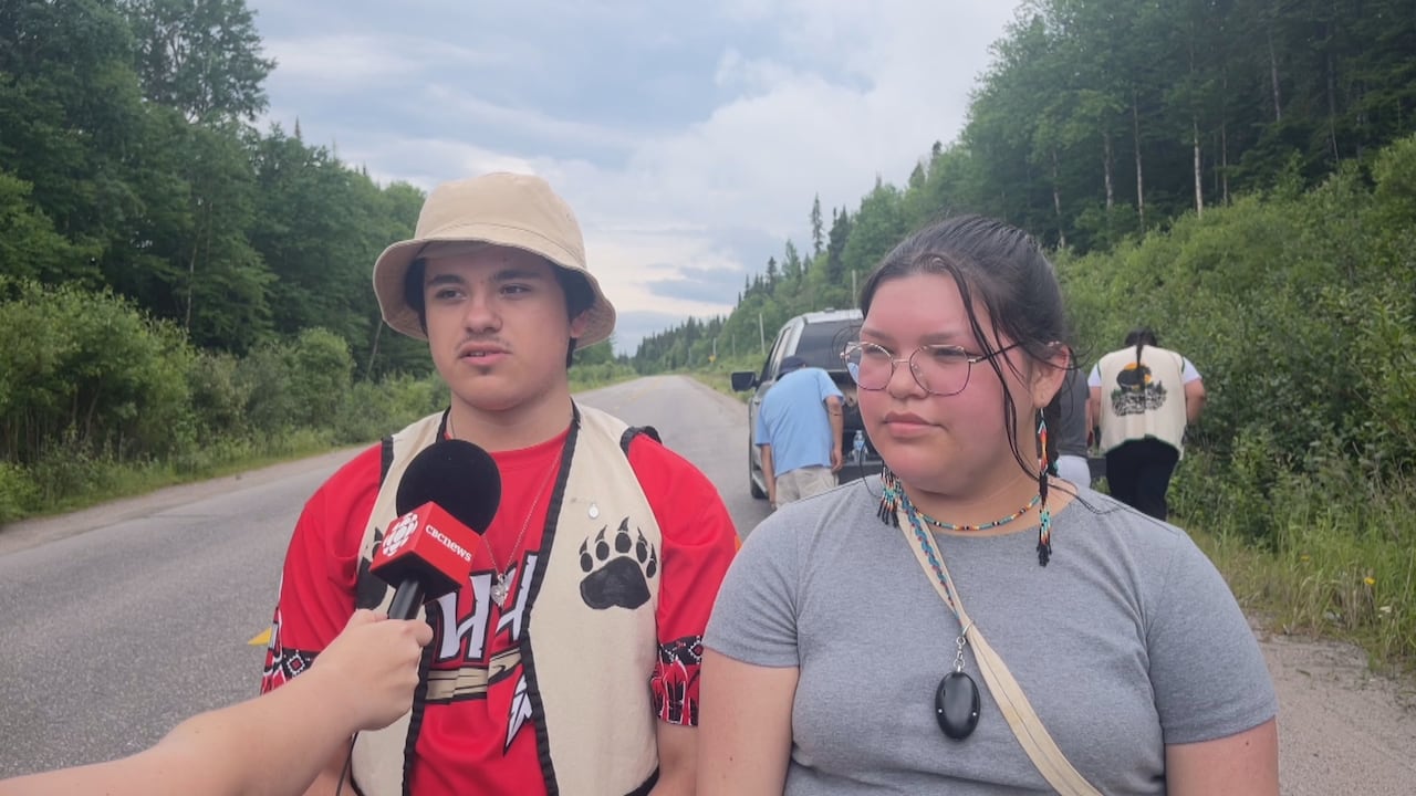Sheshatshiu youth protesting proposed Gull Island project by walking ...