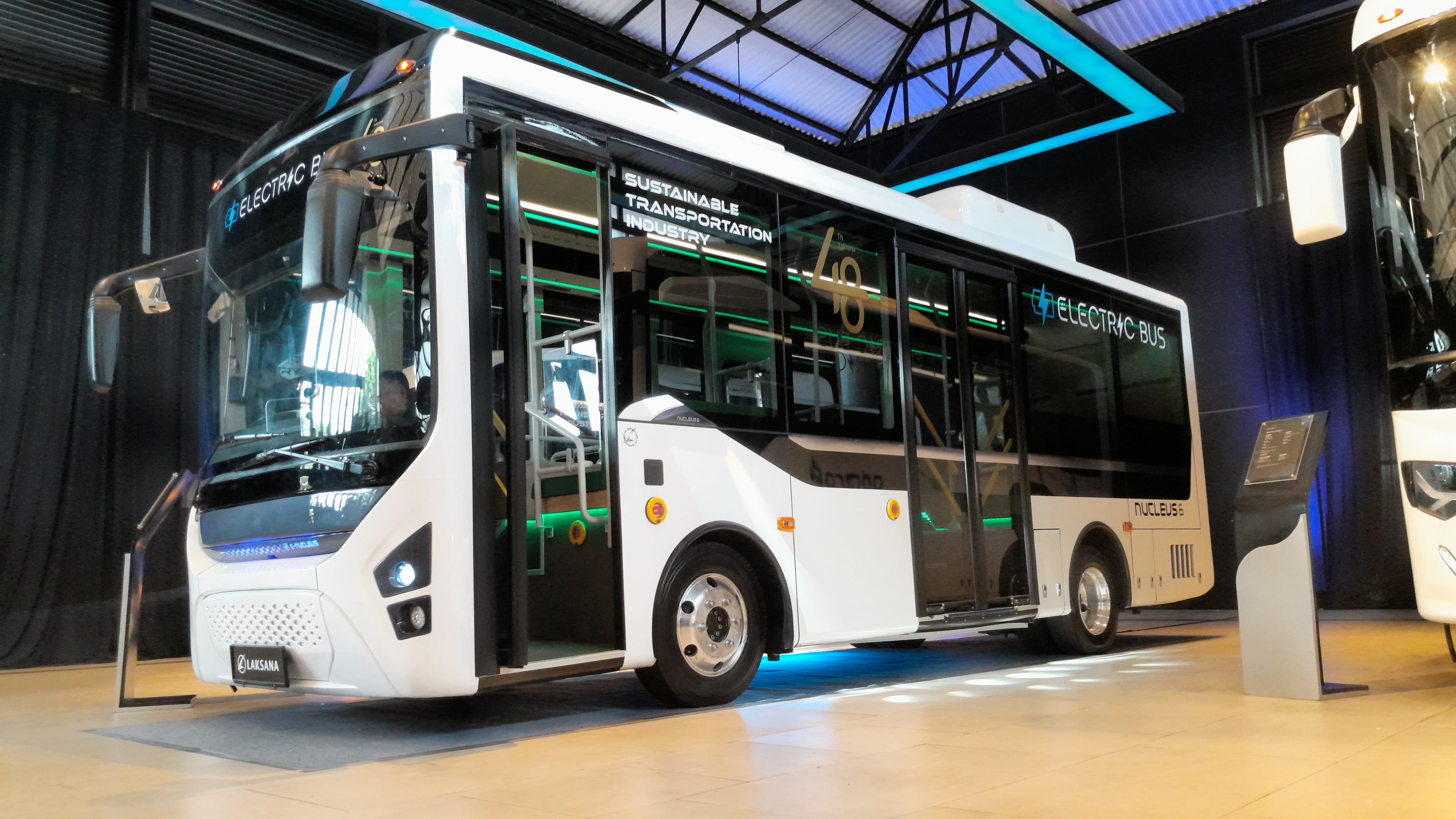 Nucleus 6 Bus Listrik Karya Karoseri Laksana Meluncur, Ini Tampangnya