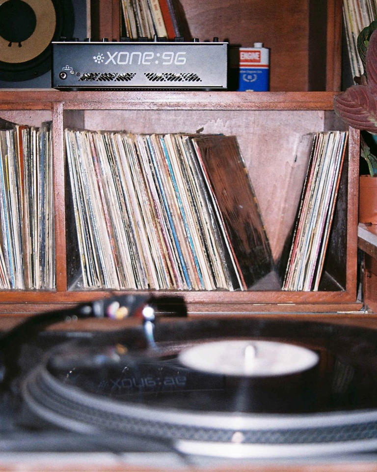 Bar Ideal: Το viral μπαρ των Εξαρχείων που ισχυρίζεται ότι δεν ...