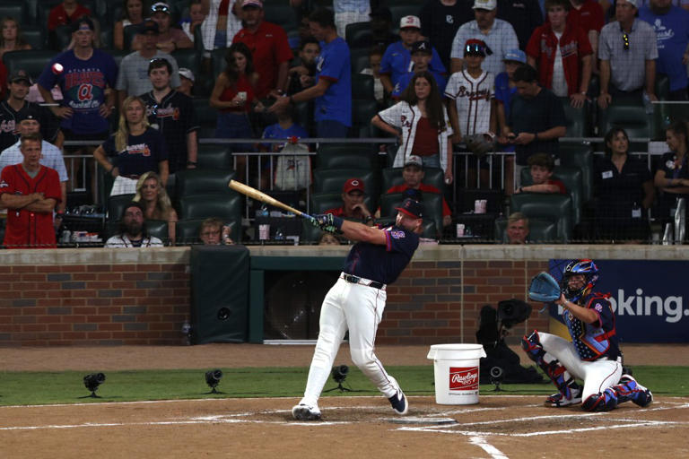 Cal Raleigh enjoys full circle moment with dad, brother taking part in ...