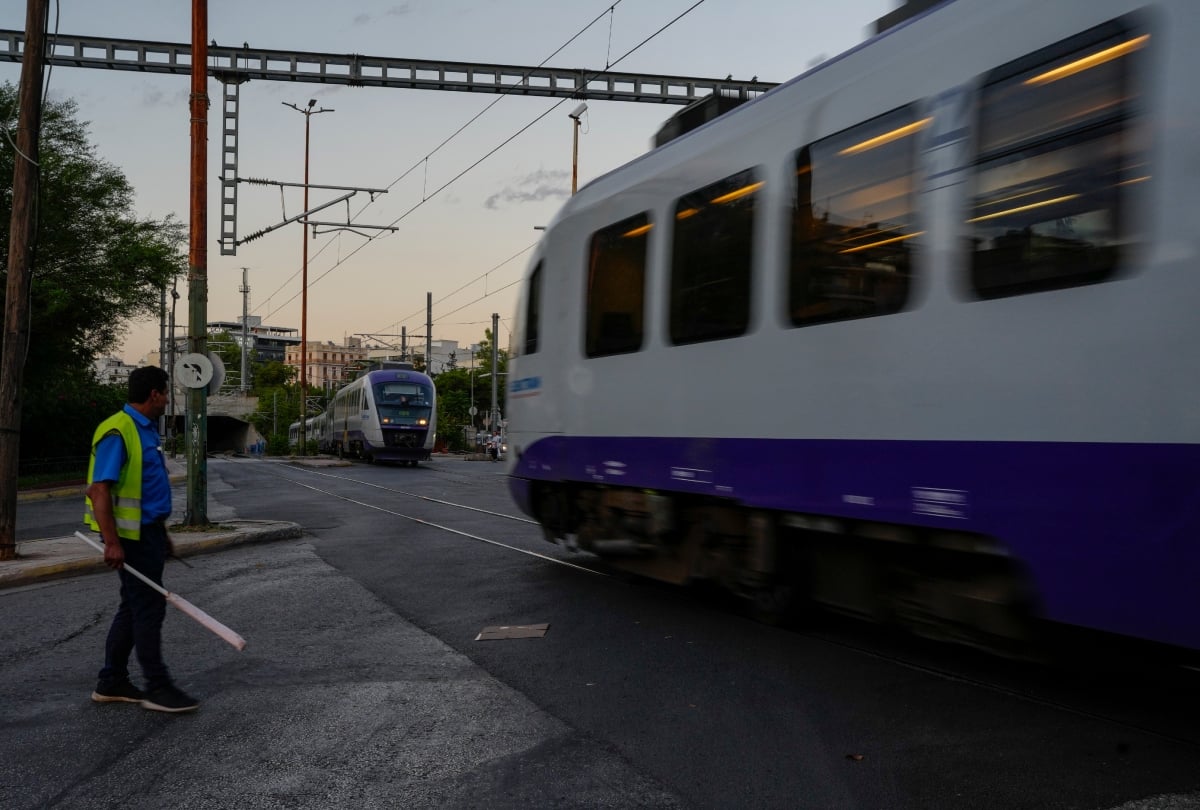 Νομοσχέδια σε επανάληψη, ασφάλεια σε αναμονή: Ο σιδηρόδρομος «μπάζει» 2 ...