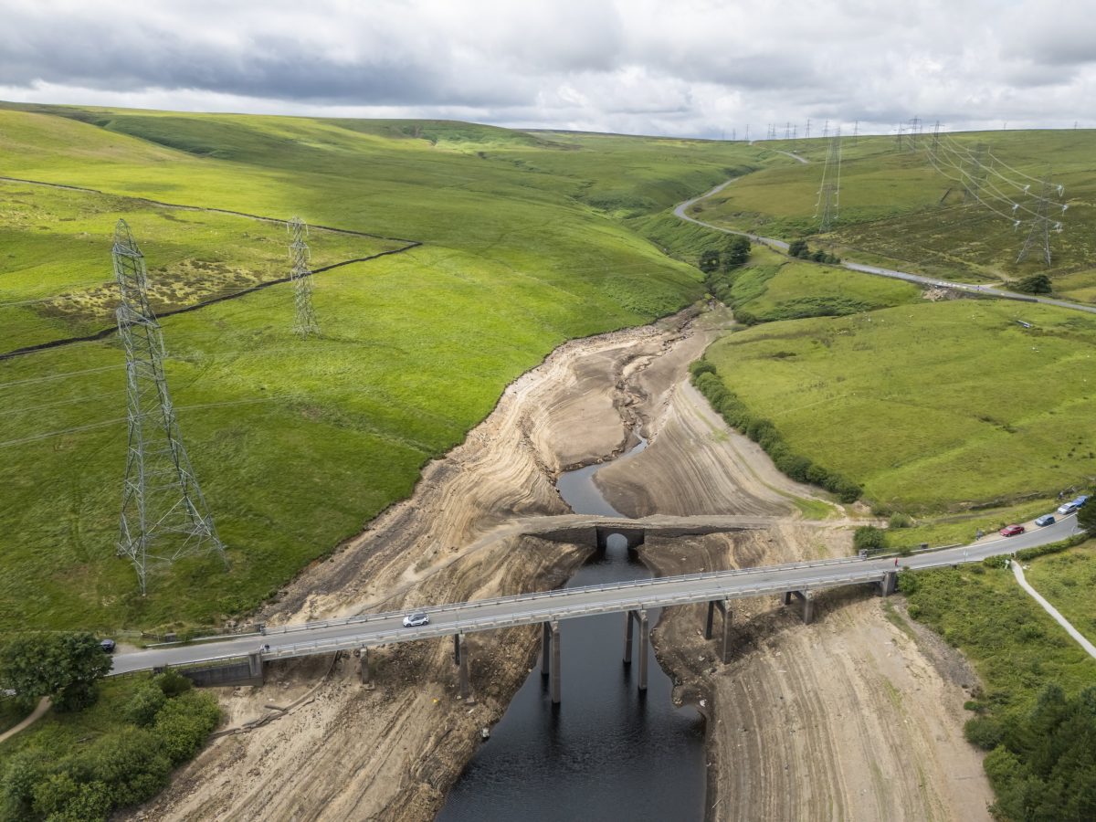 Water firm handed £800k ‘bonus’ despite losing 21% of water to leaks ...