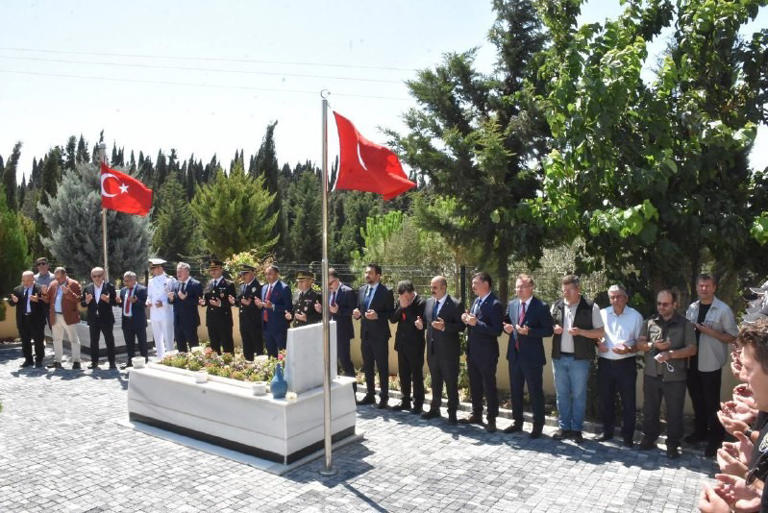 Edremit’te 15 Temmuz etkinlikleri şehitlik ziyaretiyle başladı